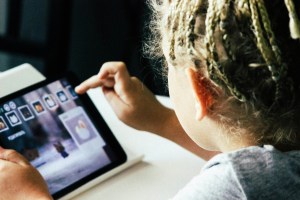 Understanding Screen Time: Pros and Cons for Kids – Simple Little Moments