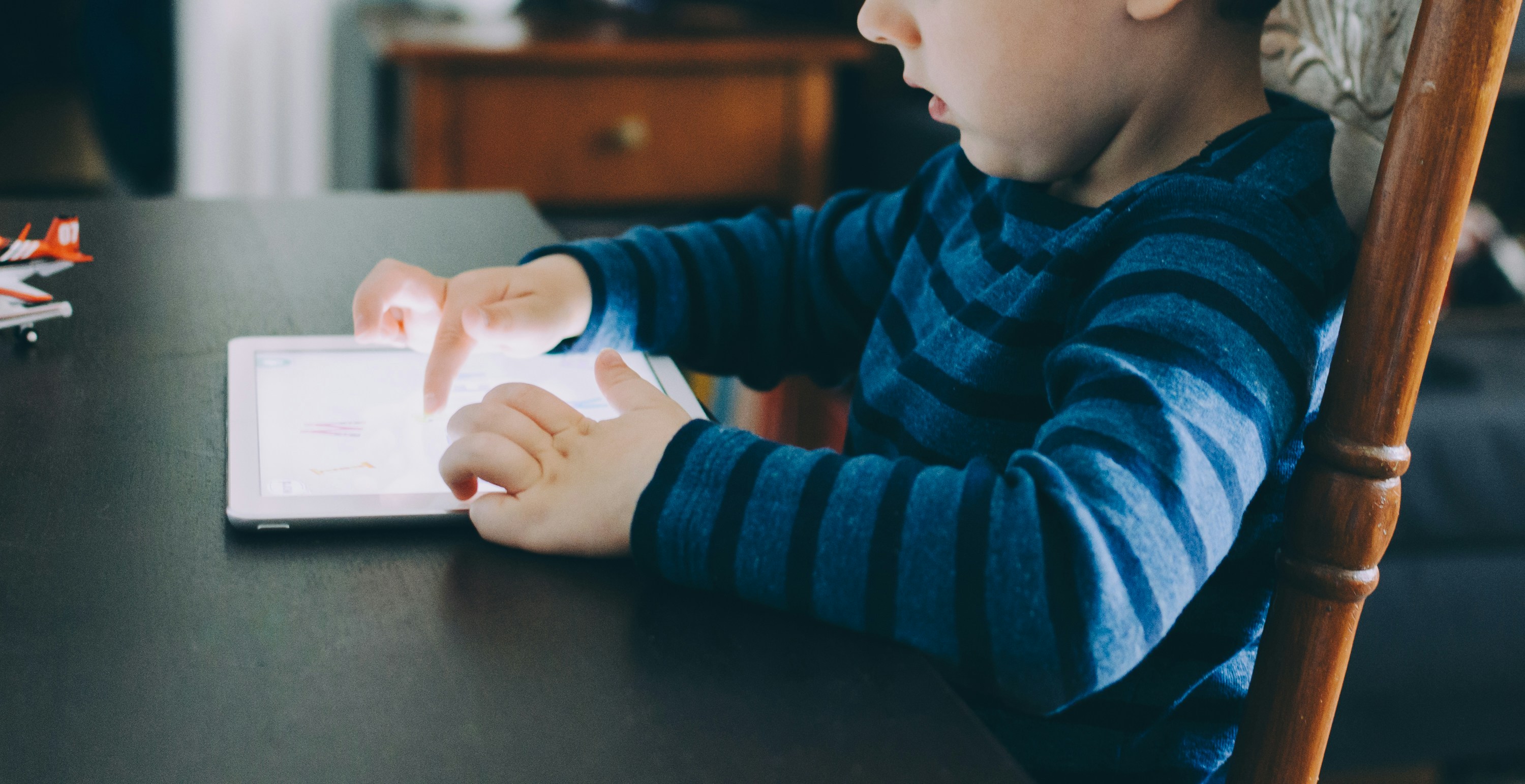 Understanding Screen Time: Pros and Cons for Kids – Simple Little Moments
