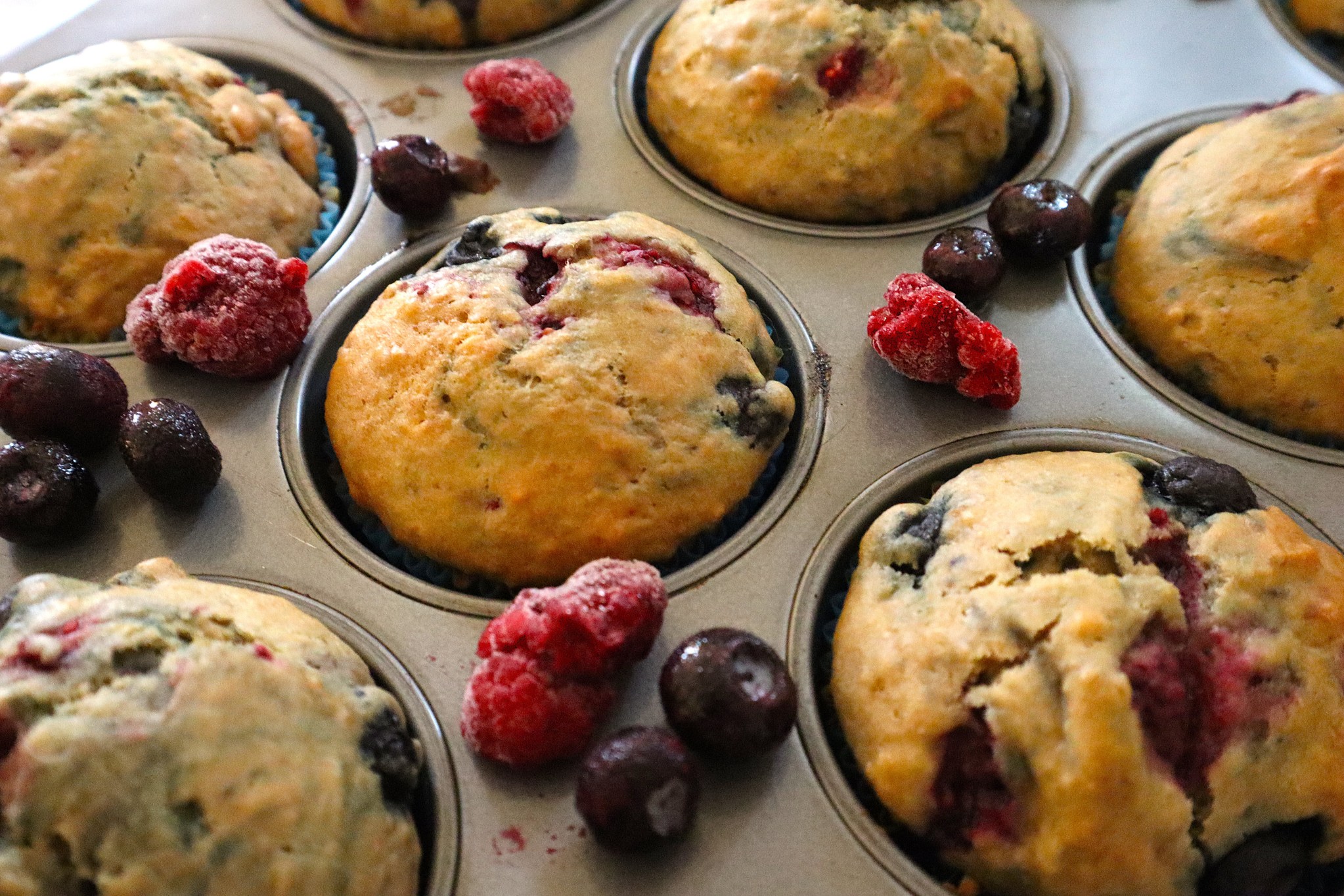 Easy & Healthy Blueberry Raspberry Muffins – Simple Little Moments